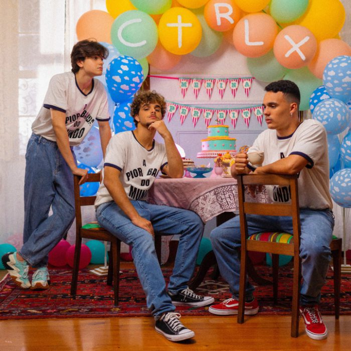 Deckdisc | CTRL X – menina perfeita